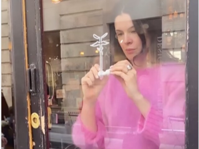 Crazy Viral: This Woman's 'Magnifique' Line Artwork Is Super Cool - News18