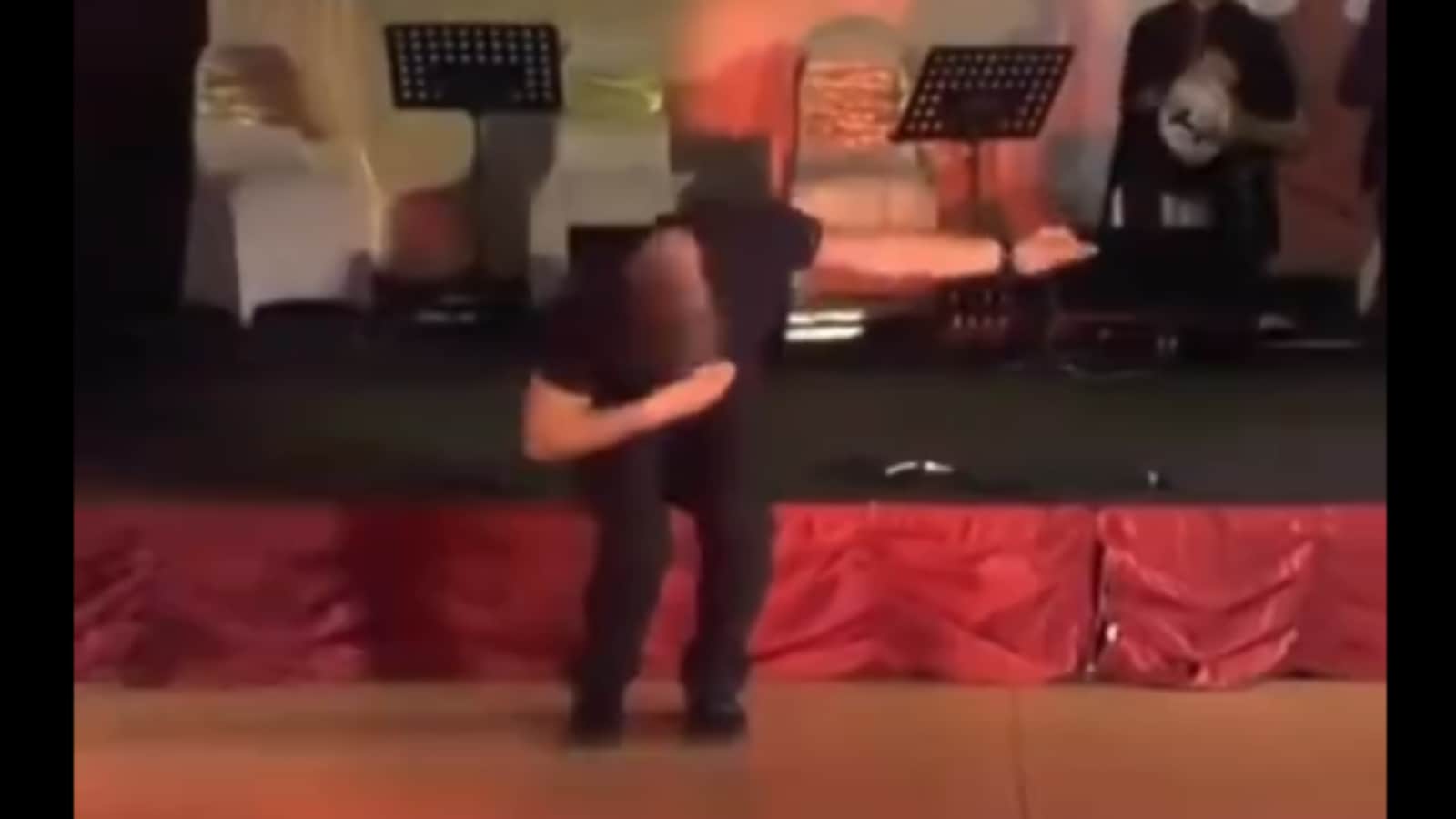 ‘Gardan Tod Performance’: Man’s Weird Neck Dance Prompts ROFL Replies ...