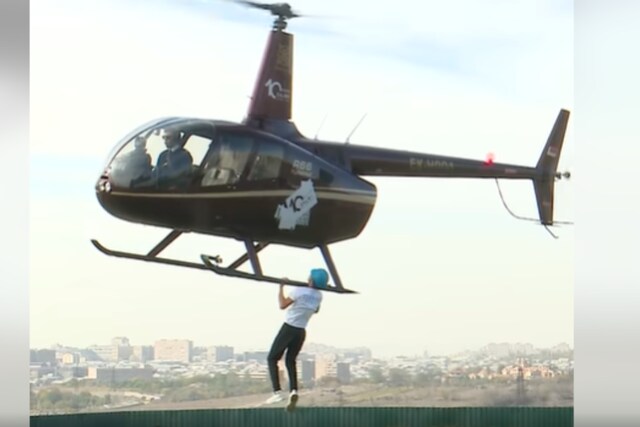 How Many Pull-Ups Can You Do From A Helicopter? This Man Did 32 To Set ...