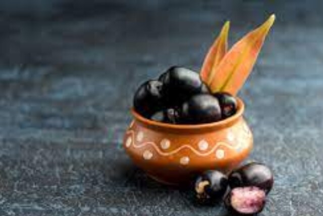 From Managing Diabetes To Improving Digestion: 5 Benefits Of Jamun ...