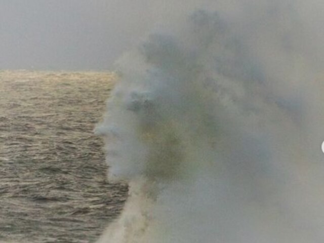 Photographer, After 12 Hours And 4,000 Clicks, Gets Perfect Wave Shot ...