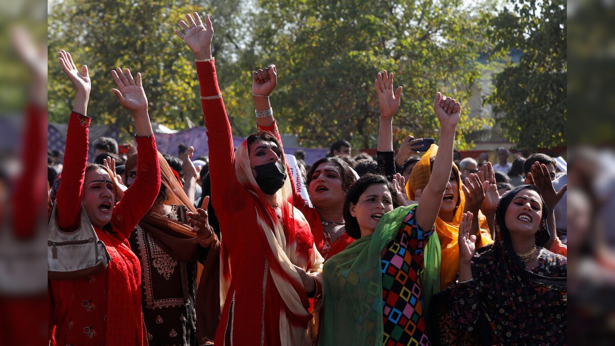 'Legend': Pakistani Dad Schools Reporter on Women's Rights at 'Aurat ...