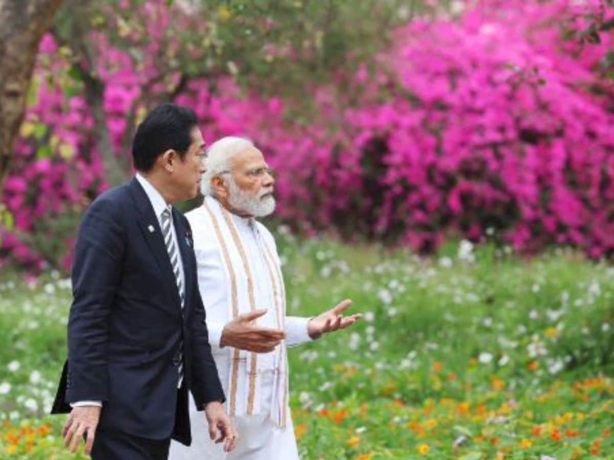 A Walk to Remember: PM Modi, His Japanese Counterpart Visit Delhi Park ...