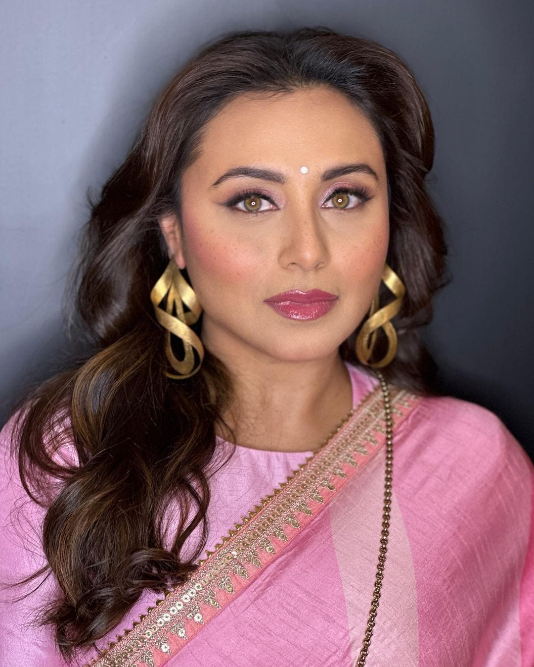 Rani Mukerji's Flawless Beauty Looks: The Mrs Chatterjee vs Norway Star ...