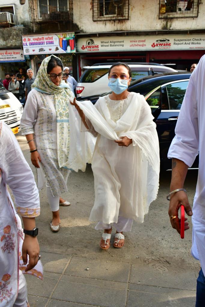 Pradeep Sarkar Funeral: Deepika Padukone, Rani Mukerji, Dia Mirza and ...