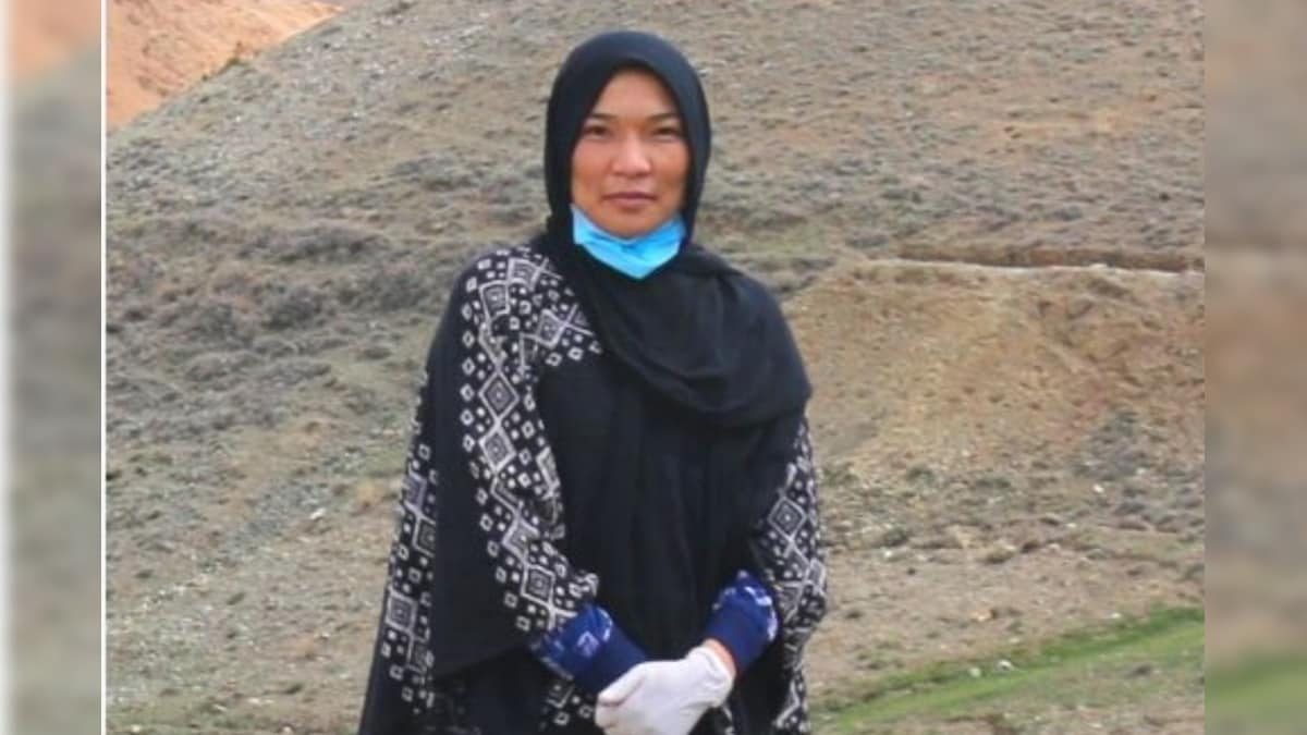 Afghan Student Razia Muradi Says Her MA Gold Medal Sends a ‘Befitting ...