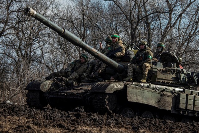 Battle for Bakhmut: Ukrainian Forces Begin Pulling Back from Salt ...