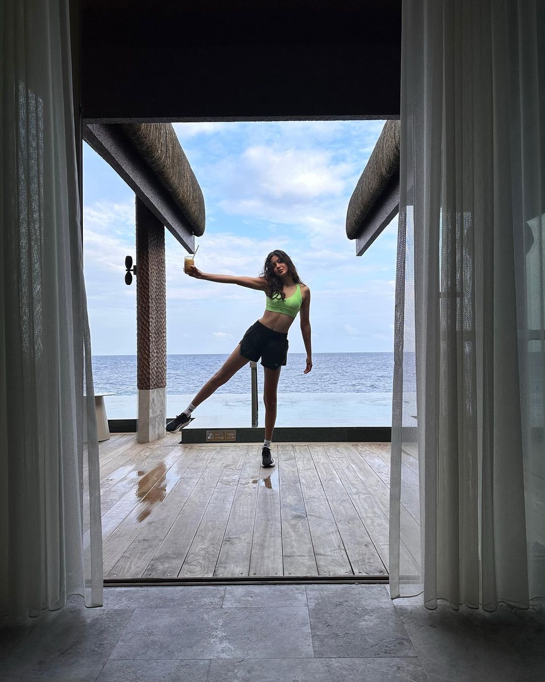 Shanaya Kapoor Is A Sight For Sore Eyes In Stylish Bikinis As She ...