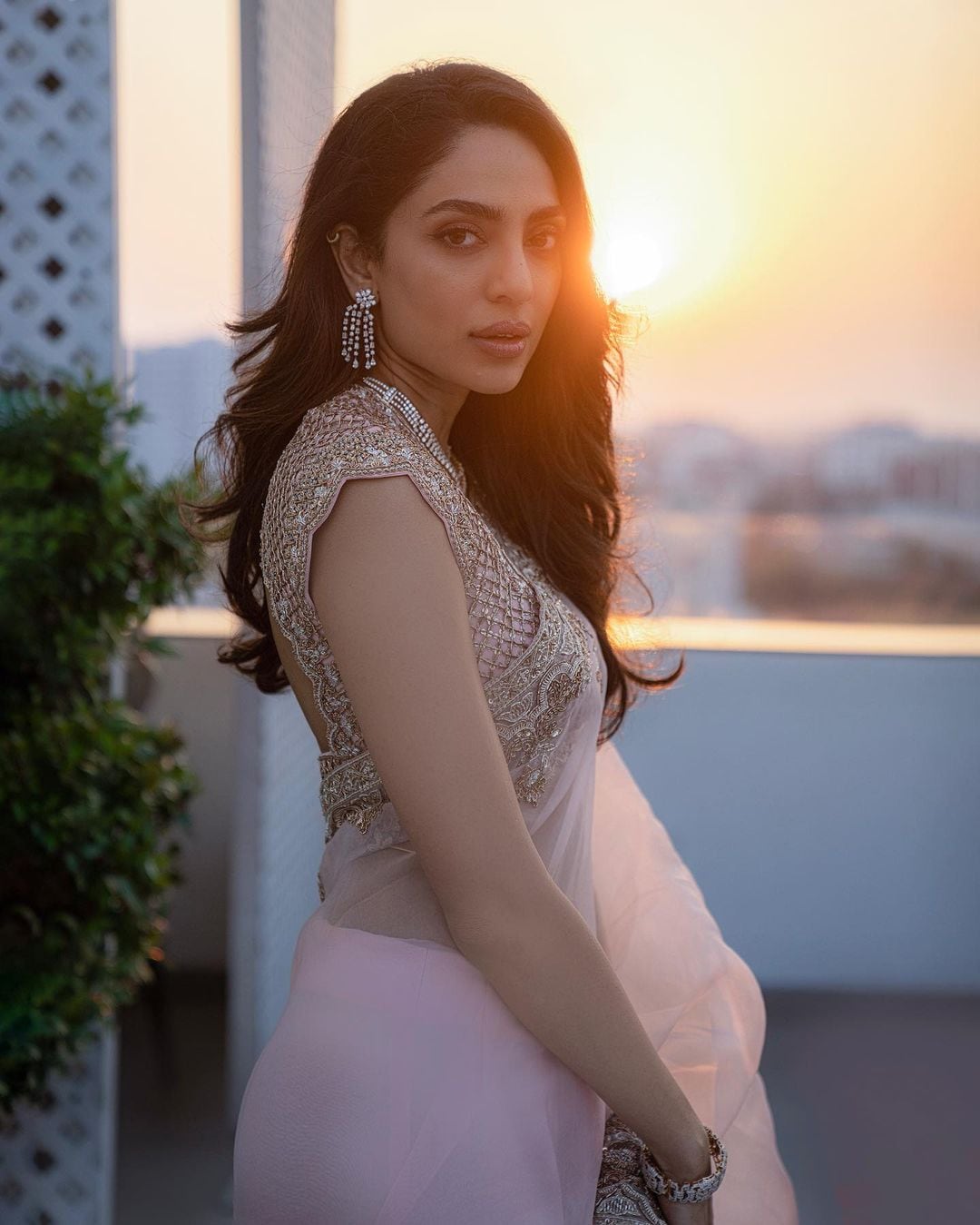 Sobhita Dhulipala Is A Picture Of Elegance In Pink Manish Malhotra ...