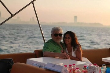 Ajith Kumar Spends Time With Wife Shalini In Luxury Yacht In Dubai, See ...
