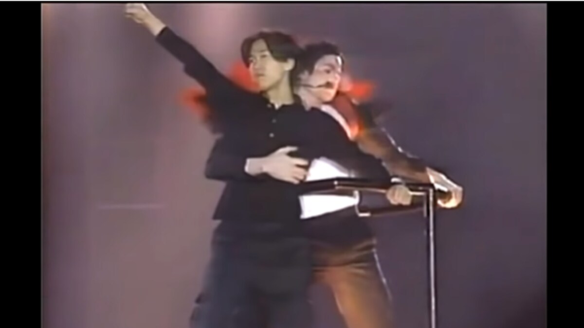 When A Daring Fan Climbed Up Crane To Meet Michael Jackson During Live ...