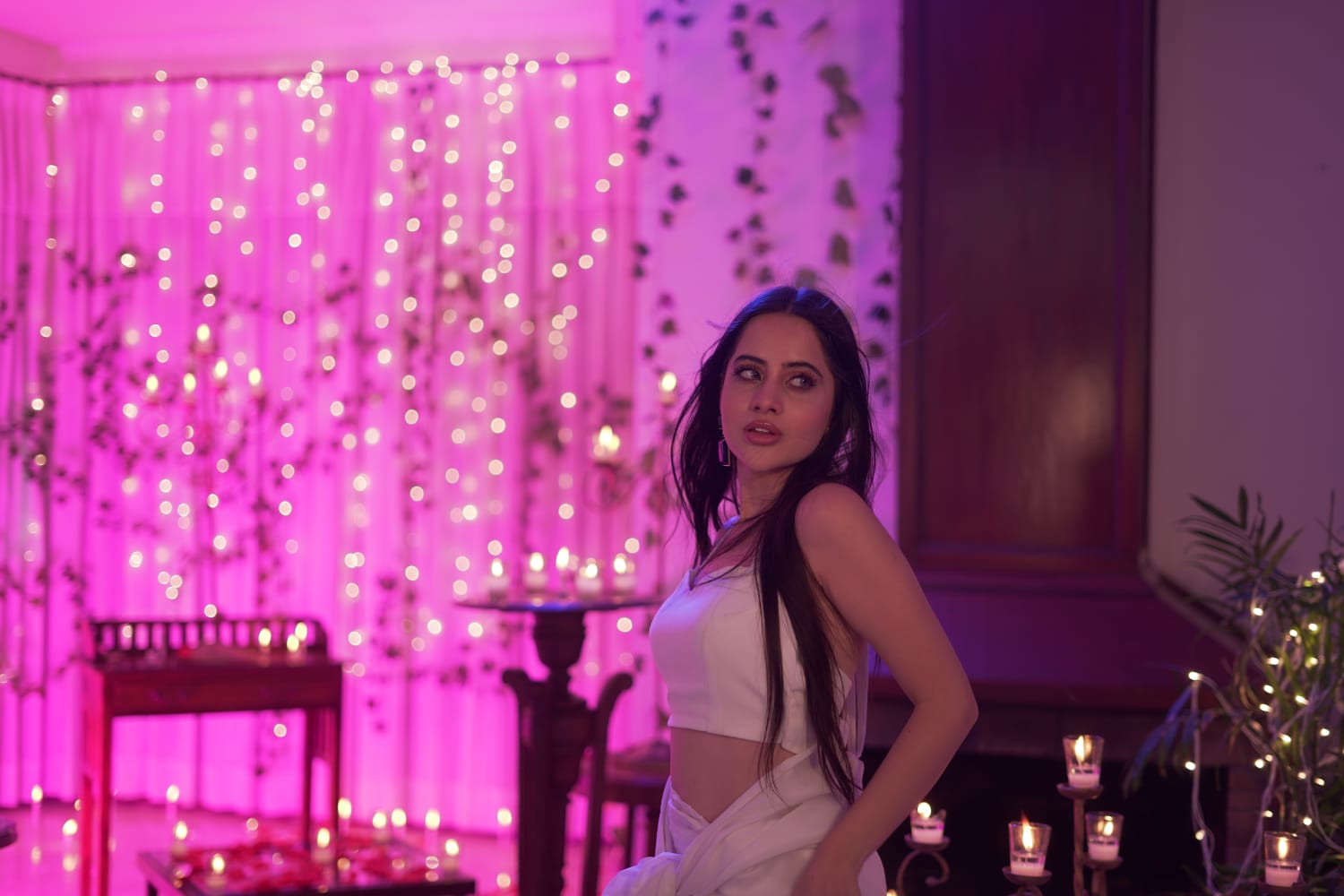 Urfi Javed Looks Hottest In White In Unseen Glimpses of Her Music Video ...