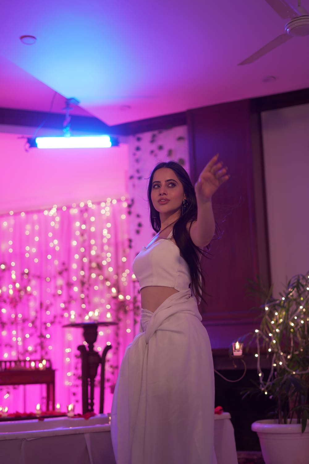 Urfi Javed Looks Hottest In White In Unseen Glimpses of Her Music Video ...