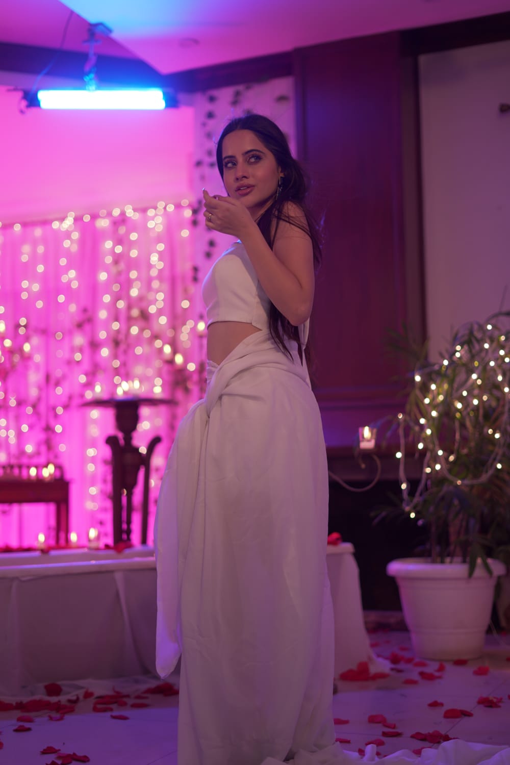 Urfi Javed Looks Hottest In White In Unseen Glimpses of Her Music Video ...