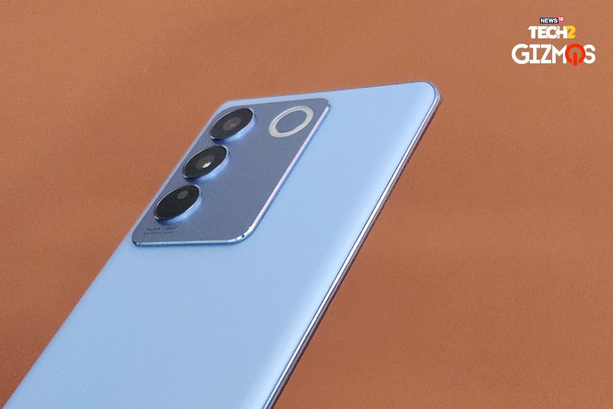 In Photos: Vivo V27 Pro With Its Colour Changing Design - News18