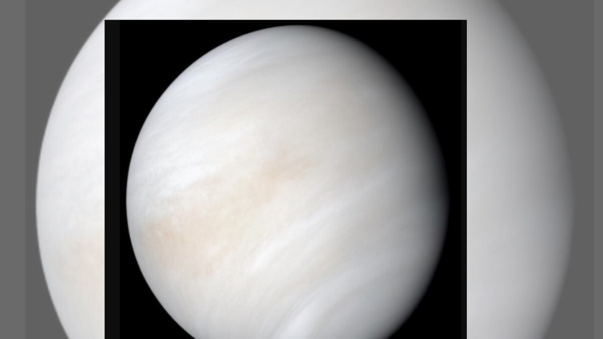 'Tsunami' in Venus's Clouds May Explain its Fast-moving Atmosphere ...