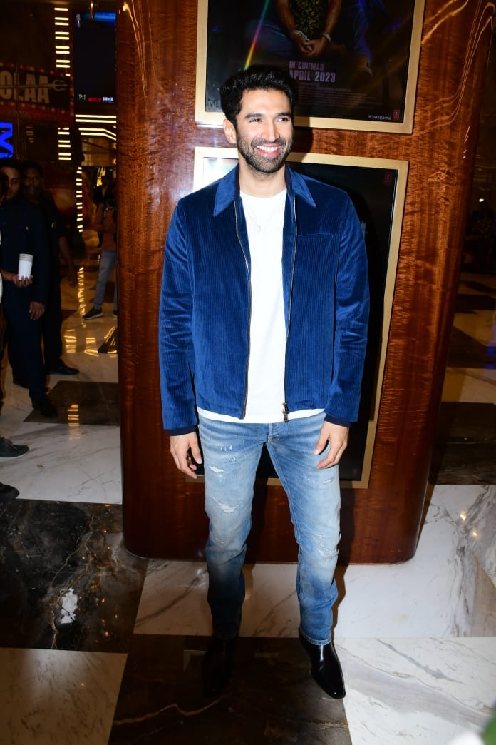 Aditya Roy Kapur, Mrunal Thakur Up the Hotness Factor at Gumraah ...