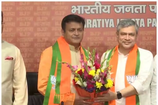 Former JD(U) Leader Ajay Alok Joins BJP - News18 Former JD(U) Leader Ajay Alok Joins BJP - News18