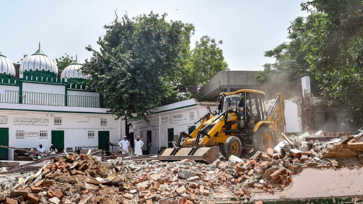 Anti-encroachment Action Around 'Dargah' in East Delhi | India News ...
