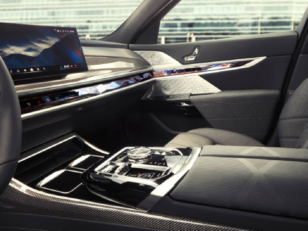 All-Electric BMW i7 M70 xDrive in Pics: See Design, Features, Interior ...