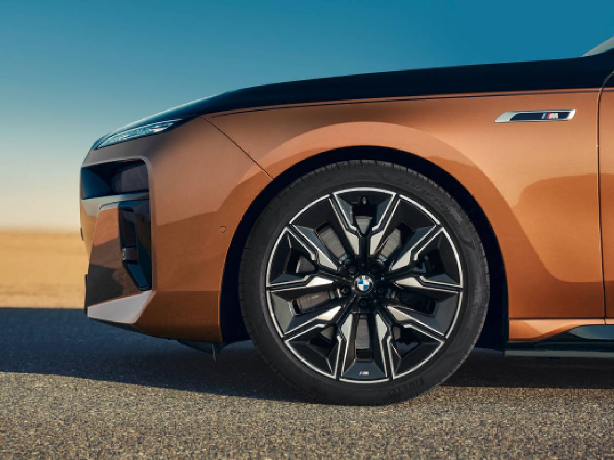 All-Electric BMW i7 M70 xDrive in Pics: See Design, Features, Interior ...