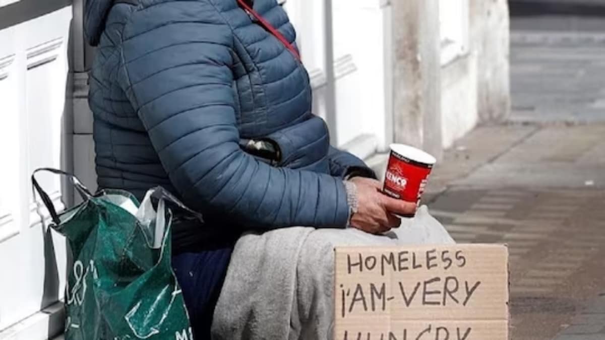 Gangs Of Fake Romanian Beggars Living In London And Travelling In ...