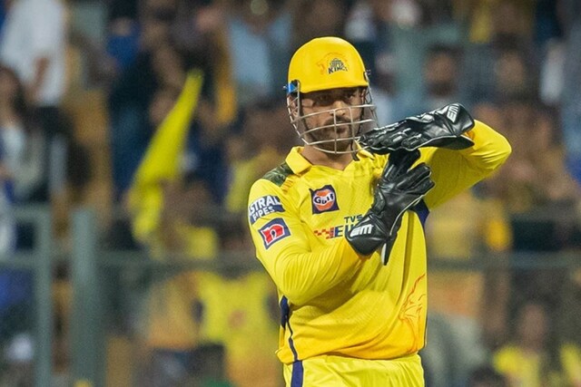 'Please Continue to be CSK Captain': Pilot's Special Request to Dhoni from Cockpit, Video Goes ...