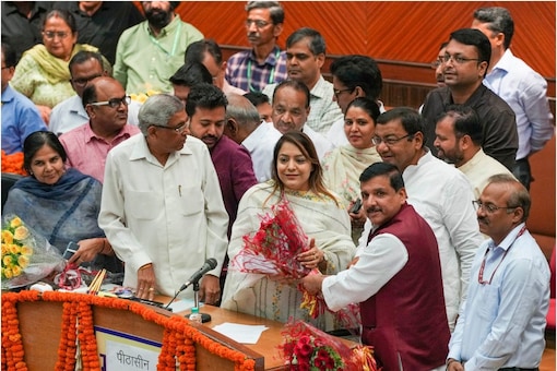 Delhi Mayor Poll: AAP Councillor Shelly Oberoi Retains Post as BJP's ...