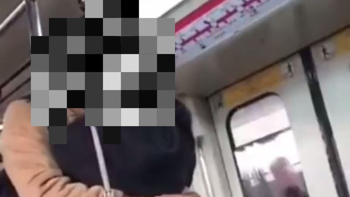 Video of Couple Kissing on Delhi Metro Goes Viral, Twitter Wants it to be 'Normalised' | Buzz ...