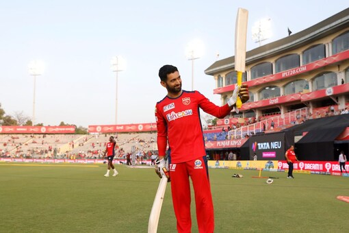 WATCH: Busy With IPL 2023, Sikandar Raza Arranges Special Gift For ...