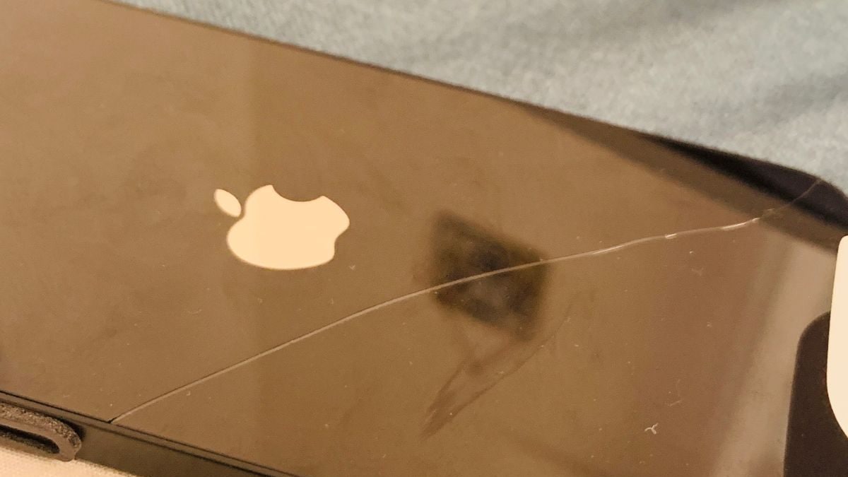 Man Orders iPhone From Amazon, Receives 'Black Plastic Dummy' Instead ...