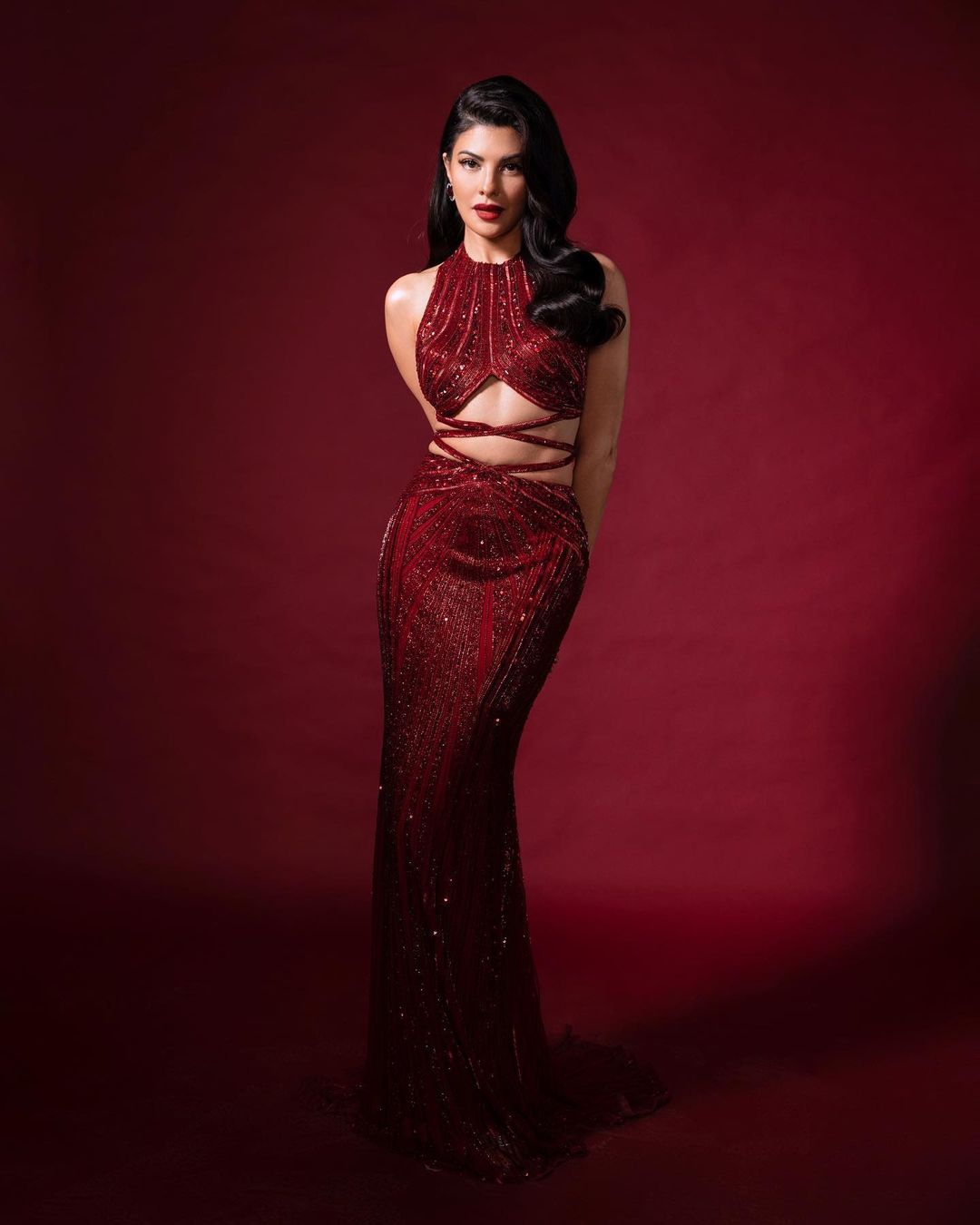 Jacqueline Fernandez Oozes Oomph In Red Shimmery Outfit, Check Out The ...