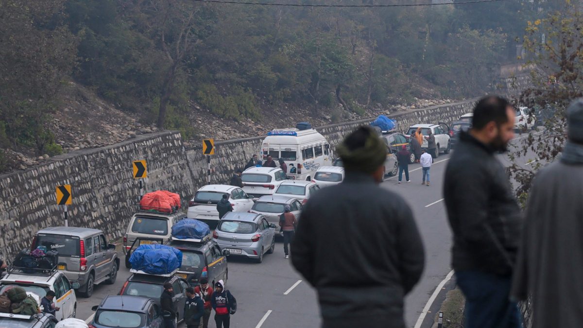 Jammu-Srinagar Highway Closed Due to Shooting Stones | India News - News18