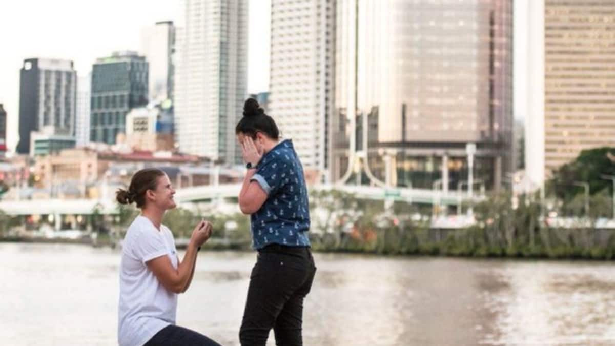 Jessica Jonassen Married to Long-time Partner Sarah Wearn; See Pics ...