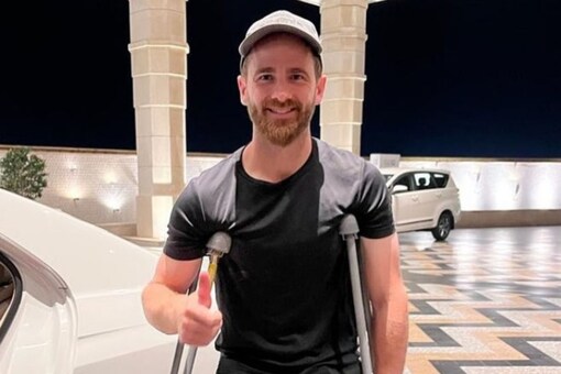 'On My Way Home': Kane Williamson Shares His Pic With Crutches While ...