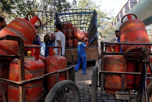 Child Among 7 Injured in Cooking Gas Cylinder Blast in Noida - News18