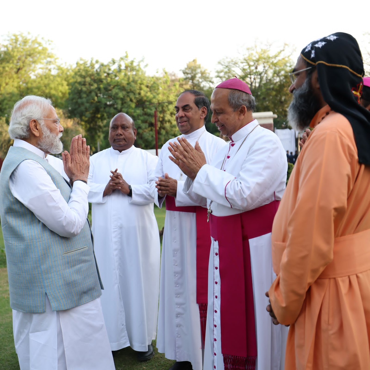 PM Modi Celebrates Easter in Delhi's Sacred Heart Cathedral, Offers ...