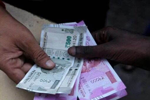 Farzi Alert! Here's How To Spot A Fake Currency Note - News18