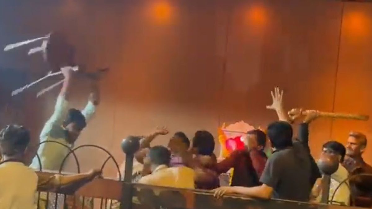 Mumbai: With Punches & Chairs, Fight Gets Violent Between Bar Employees ...