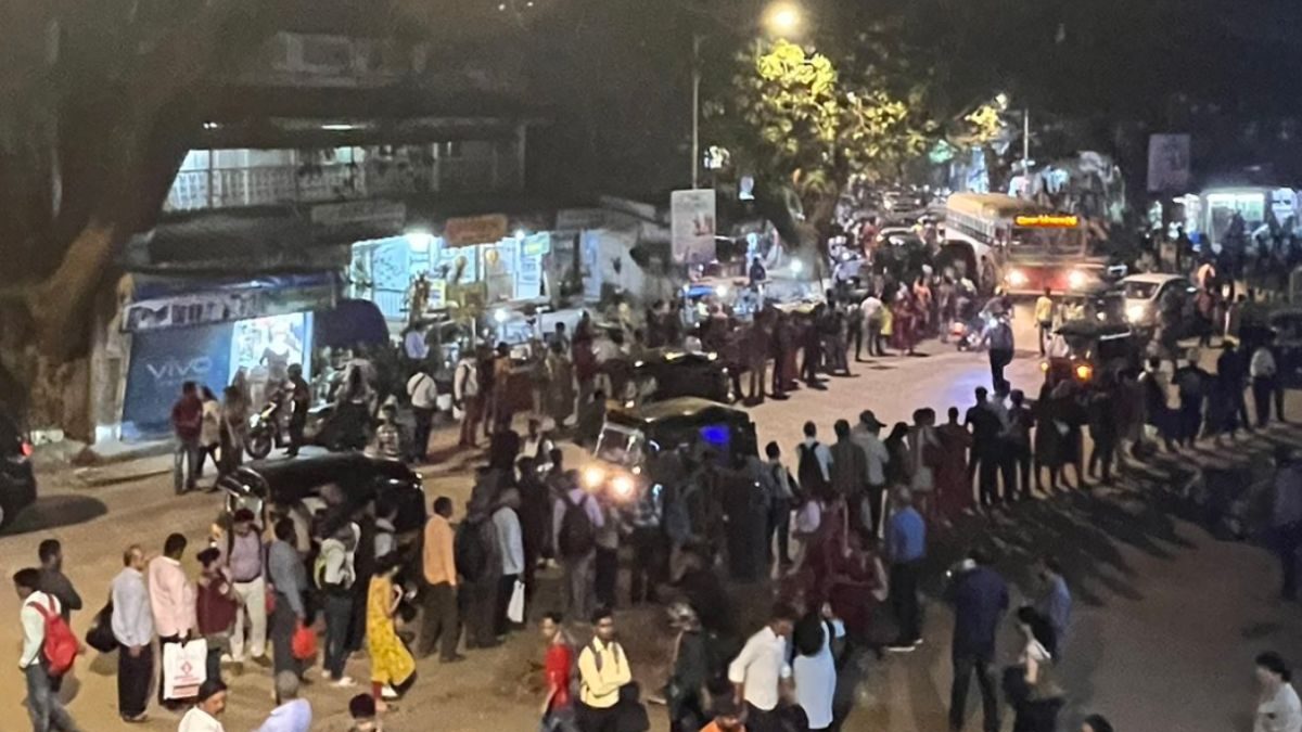 'Nothing New': Pic of People Standing in Long Queues For Public Transport in Mumbai Goes Viral ...