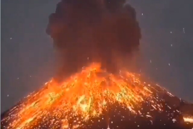 Video Of Giant Volcanic Eruption Will Amaze And Scare You At The Same ...