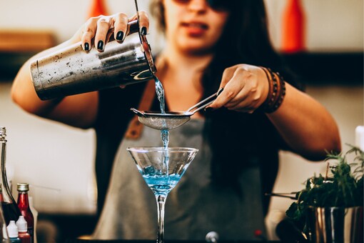 'She Was Born To Do This': Woman Bartender's Cocktail Mixing Skills Are ...