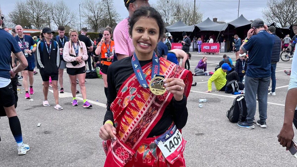42 Km Run In Saree And Orange Sneakers: Odisha Woman Wows World At UK ...