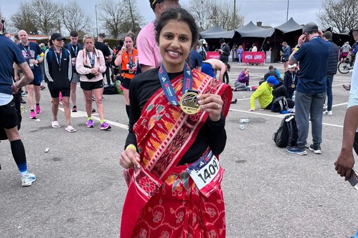 42 Km Run In Saree And Orange Sneakers: Odisha Woman Wows World At UK ...