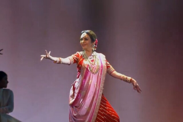 NMACC Launch: Nita Ambani Performs to Raghupati Raghav Raja Ram, Neetu ...