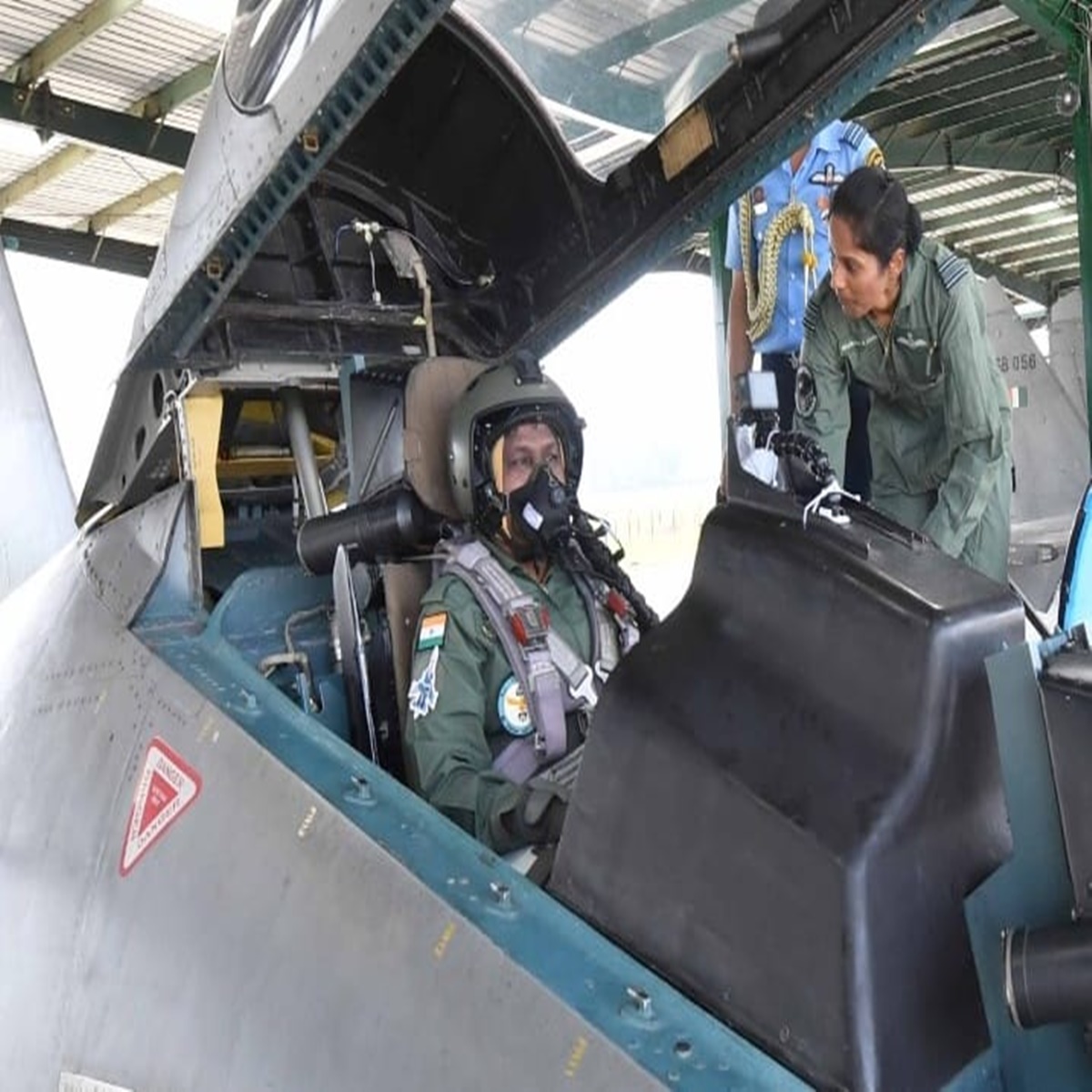 In Pictures: President Murmu Takes Maiden Flight in Fighter Jet in ...