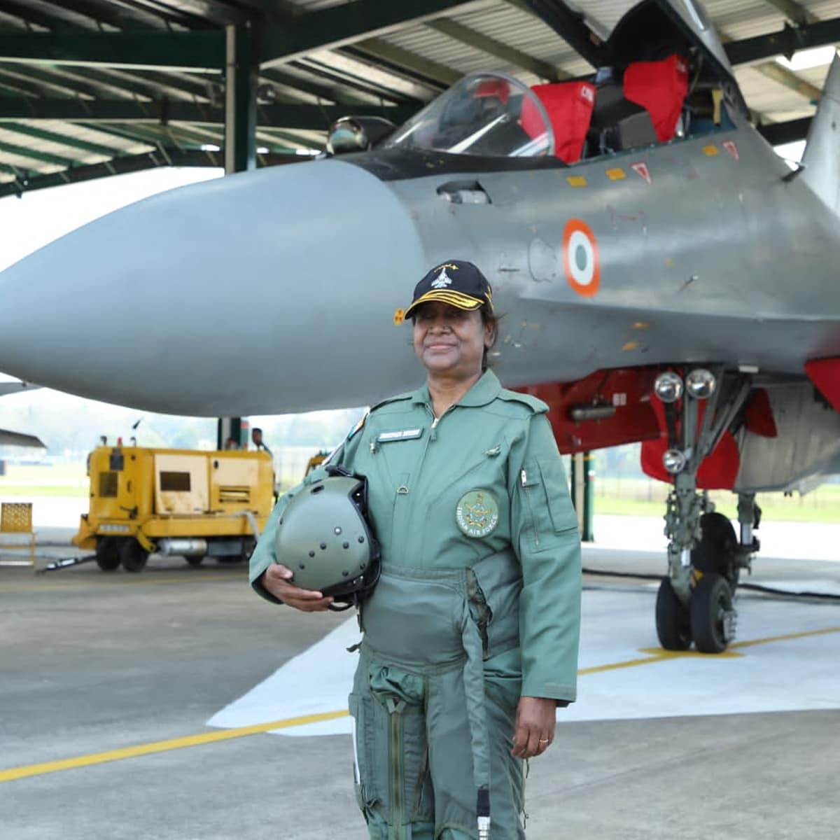 In Pictures: President Murmu Takes Maiden Flight in Fighter Jet in ...