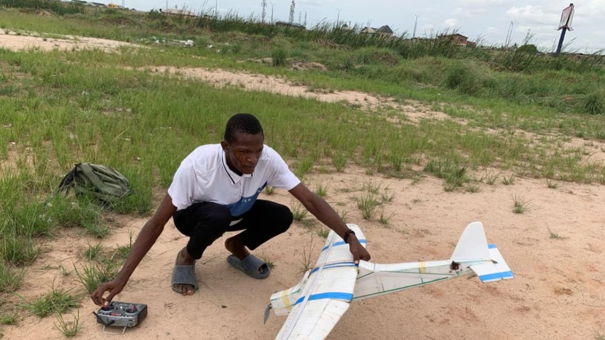 Dreaming Sky High, Nigerian Man Builds Airplane From Trash | Buzz News ...