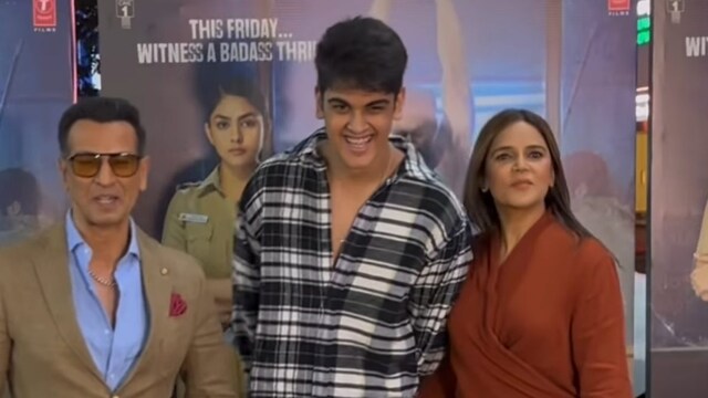 Ronit Roy Poses With Son And Wife At Special Screening Of Gumraah ...