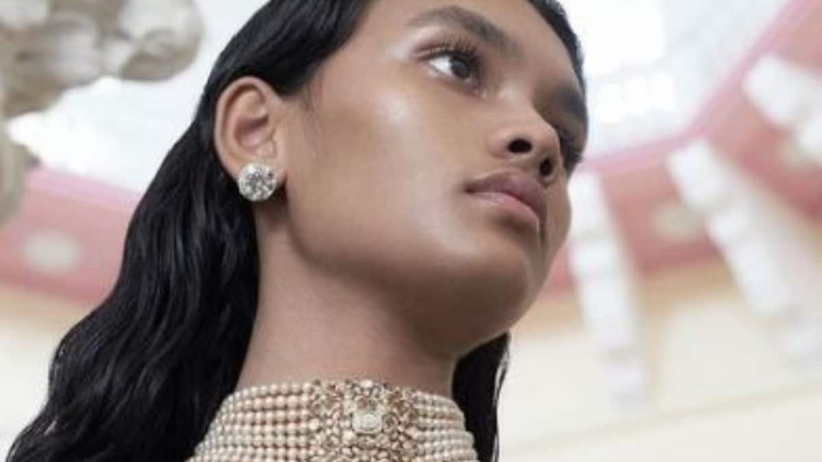Twitter User Bashes Sabyasachi Model in Newspaper Ad, Schooled Over ...